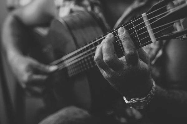 Online Gitarre spielen lernen - Die 14 besten Gitarrenkurse im Detail ...